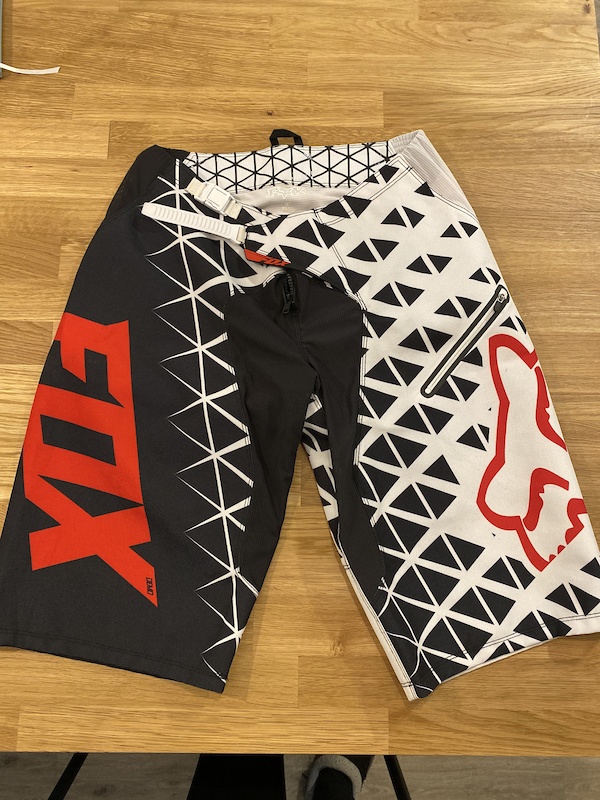 Fox Demo Shorts Size 32 / Medium For Sale
