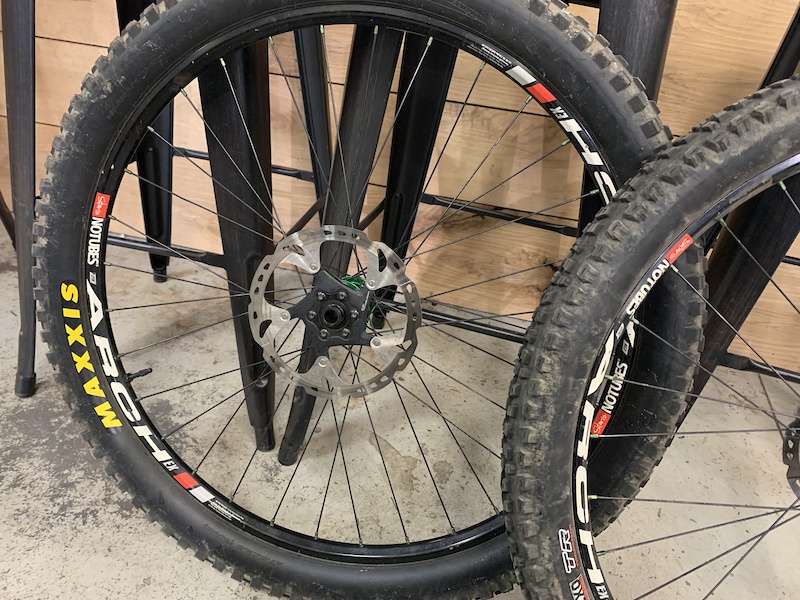 I9 Torch hubs (green) laced to Stan's Arch rims For Sale