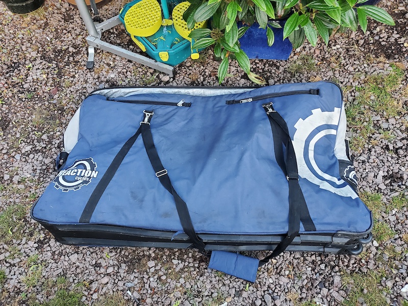 Chain reaction bike bag cycle flight + 2 wheel bags For Sale