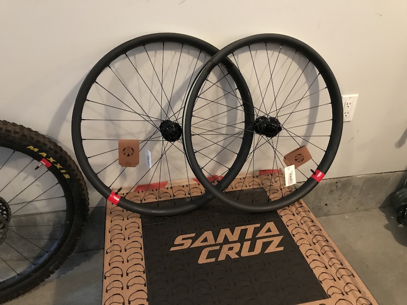 2020 New Santa Cruz Reserve 30 wheel set. 27.5” I9 hubs For Sale