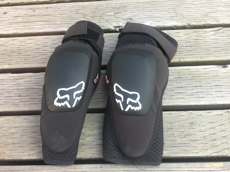 2020 Fox knee pads NEW! For Sale