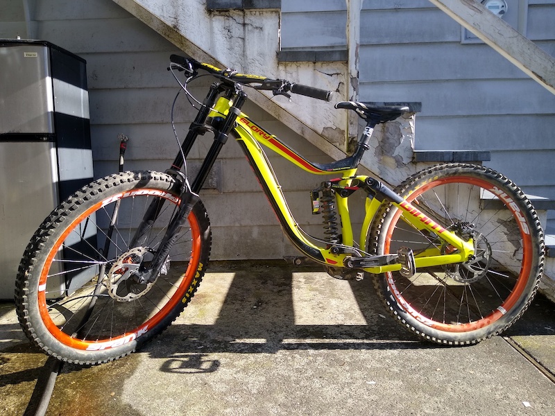 2016 Giant Glory w/ BoXXer Team, Spank Wheelset, Zee Brakes For Sale