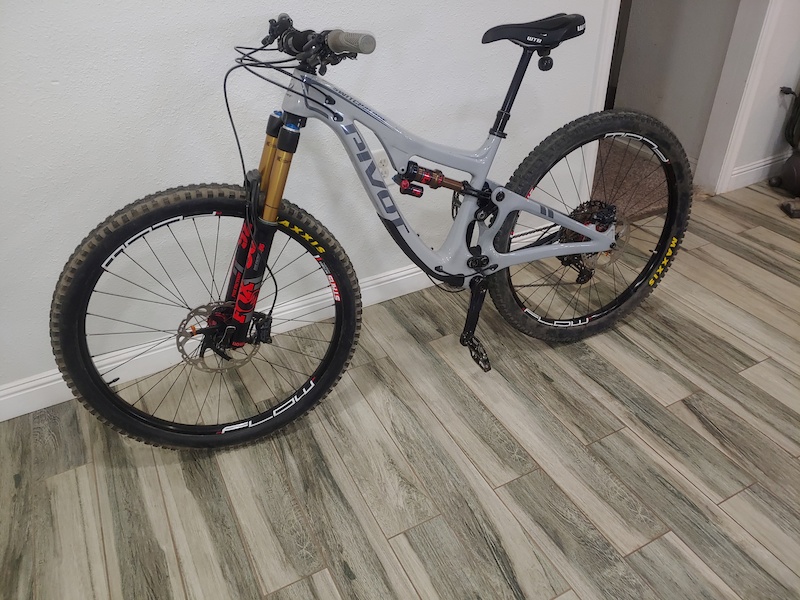 2017 Small 29 Pivot Switchblade For Sale