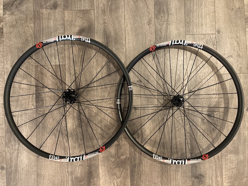 2018 Industry Nine i9 Trail 24-spoke system wheels MINT For Sale