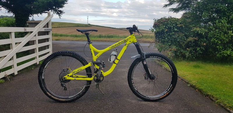 Commencal Meta V3 - 650B - High Spec For Sale