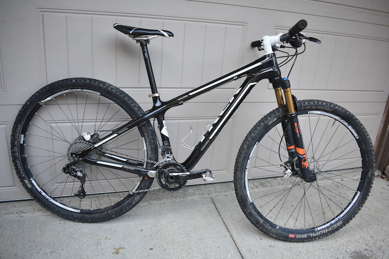 2013 Black and white Trek Superfly Comp 15.5” 29er For Sale