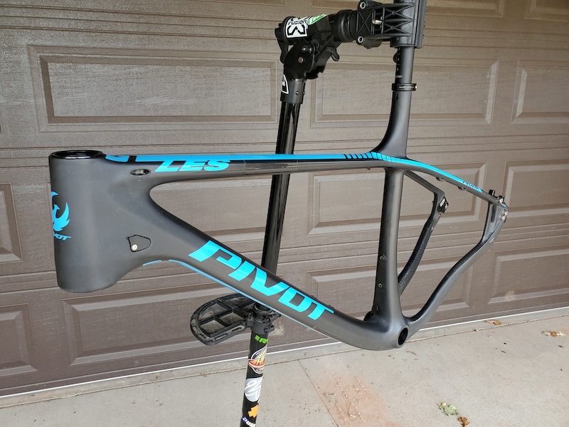 2017 Pivot Les XL Carbon Boost 148 For Sale