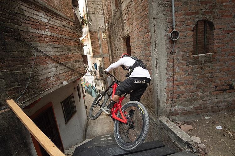 Square Root Carbon Wheels are Now Available Worldwide - Pinkbike