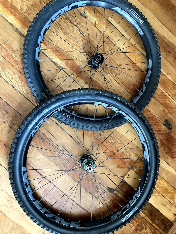 Mid-fat wheelset 29+ (fatbike plus tire wheelset) For Sale