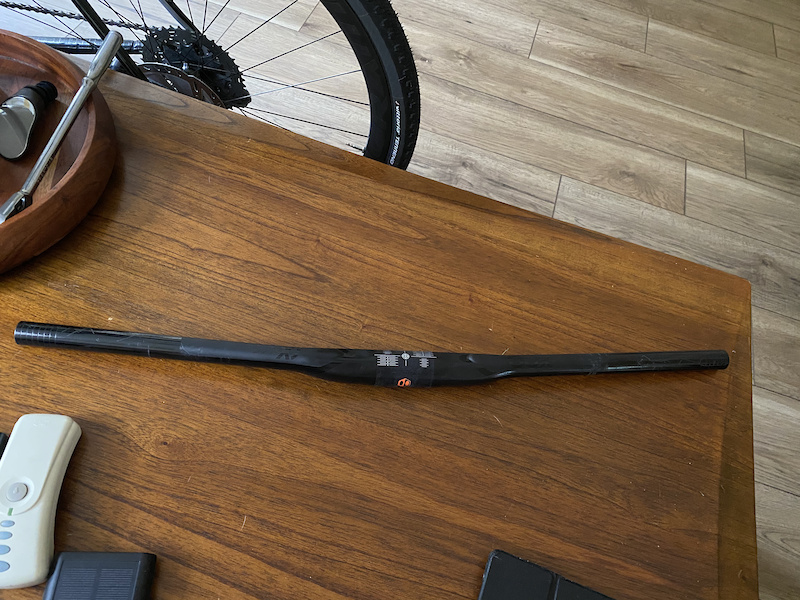 2019 Box One XC Carbon Handlebar 35mm Dia 700 wide For Sale