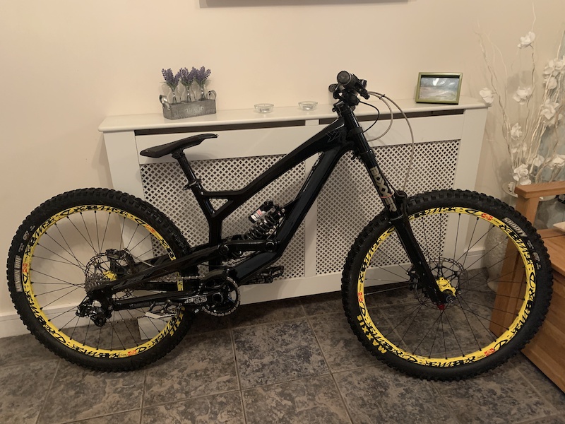 2016 YT Tues CF - Upgrades inc Deemax Wheels & Hope Brakes For Sale