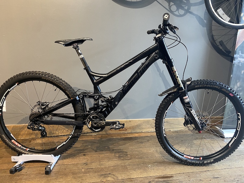 2018 Banshee legend 27.5 Size Large Near Mint For Sale