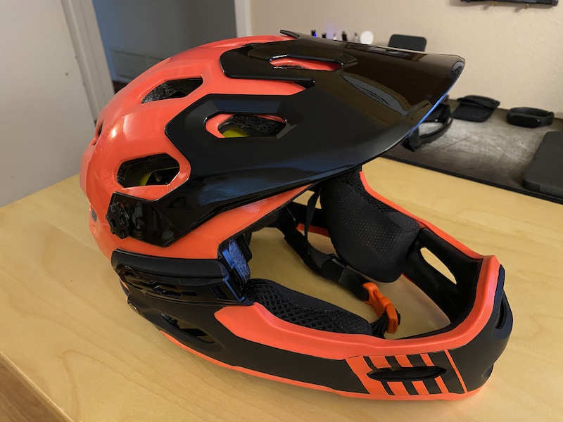 Bell Super 2R Red Medium For Sale