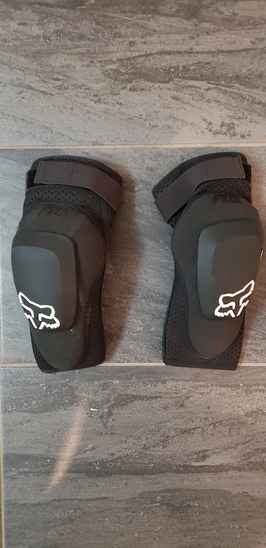 2020 Fox Launch Pro D30 Elbow Pads Medium For Sale
