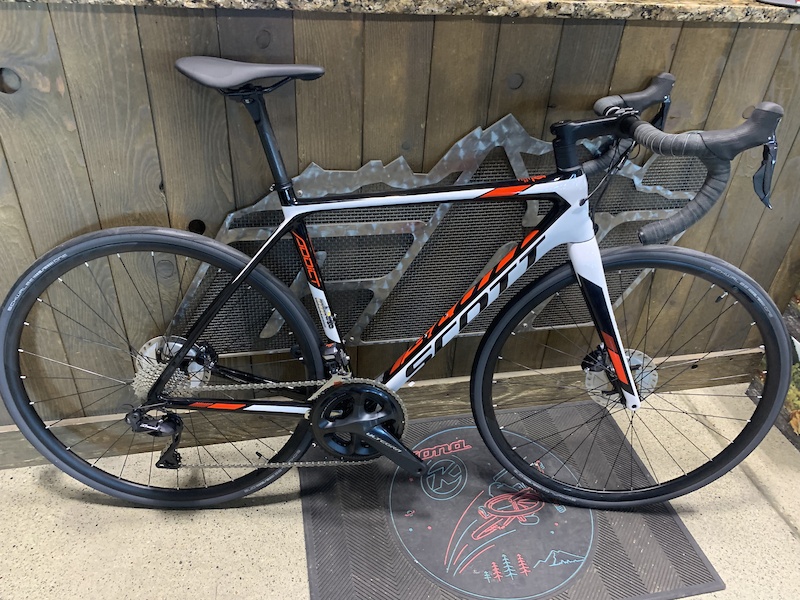 2019 Scott Addict RC 15 disc Di2 54cm For Sale