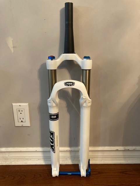 Fox 32 F29- mint condition, just serviced For Sale