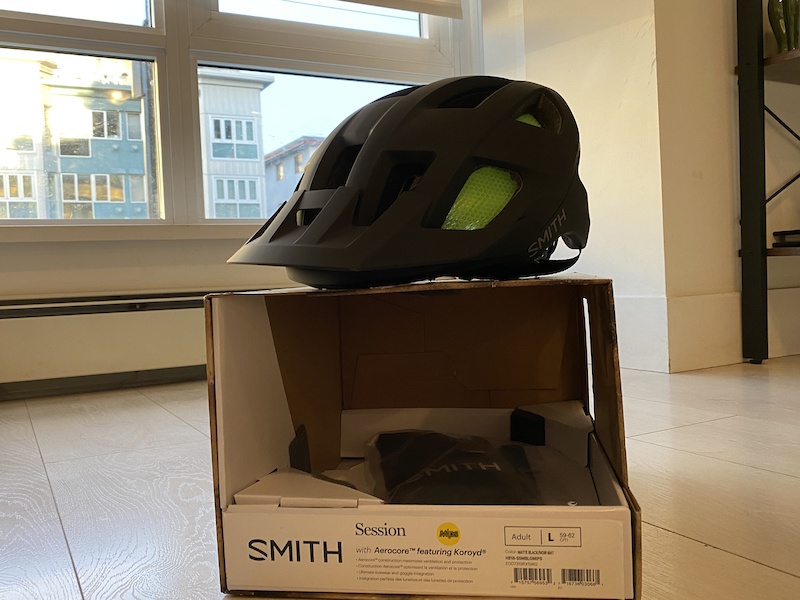 Brand New Smith Session Helmet (Size L) For Sale