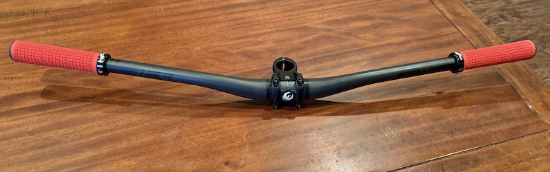 2021 Pivot Carbon Handlebar With Stem and Grips For Sale