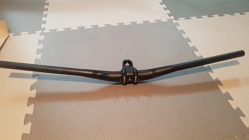 2020 35mm Bar and Stem Combo 25mm rise 780mm wide For Sale