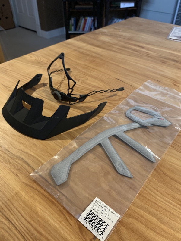 2019 Smith Session Visor, Pads, Retention system For Sale