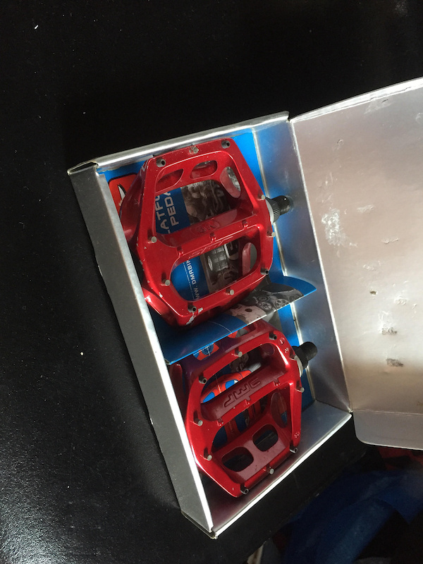 Boxed DMR V8 1/2" flat pedal, Red. For Sale