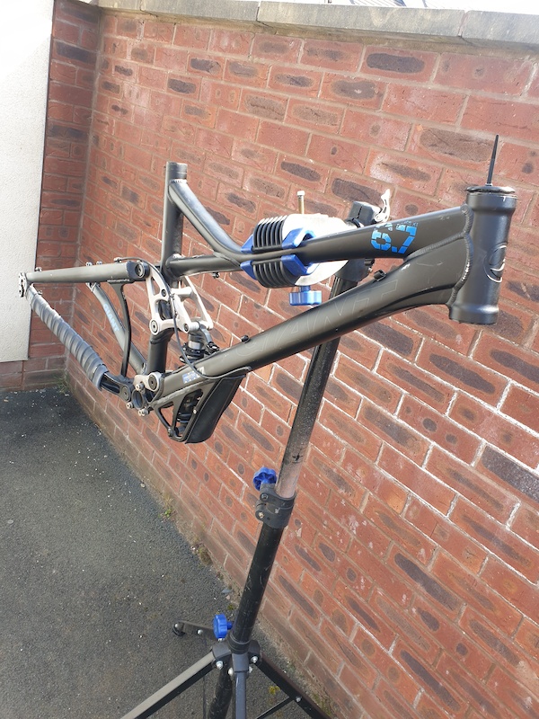 GIANT REIGN 6.7 FRAME WITH SHOCK For Sale