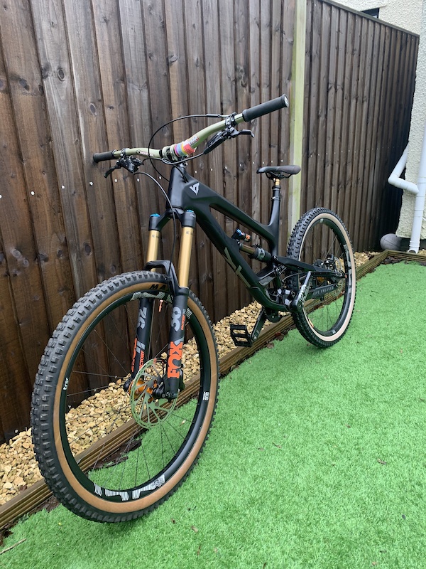 2018 YT Capra Pro race black magic For Sale