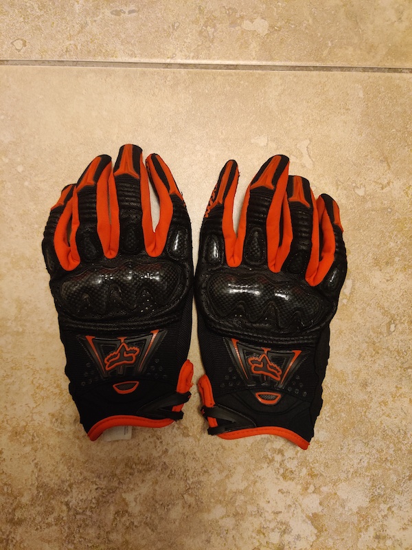 2016 Fox Bomber Gloves Size M For Sale