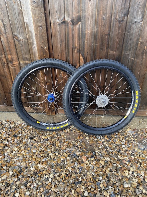 Hope pro 2 wheelset ( Mavic rims on blue pro 2 hubs ) For Sale