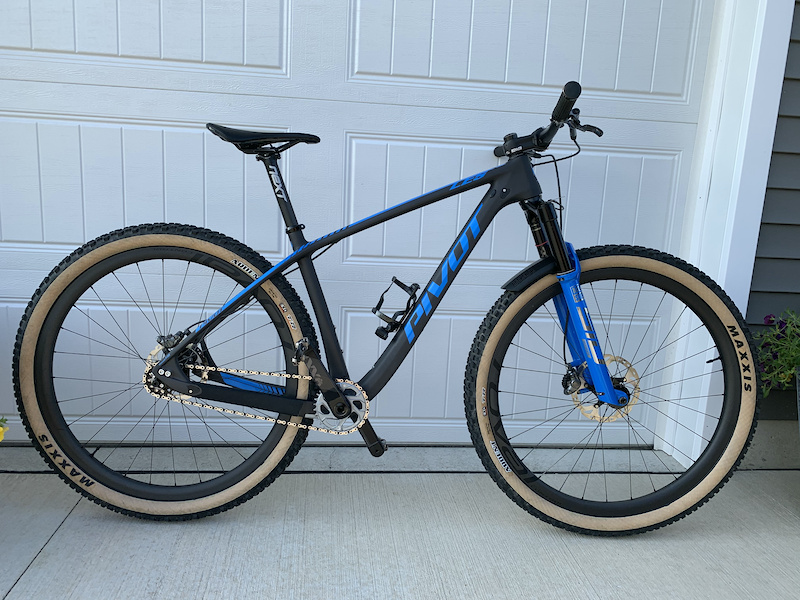 2021 Pivot LES Frameset For Sale