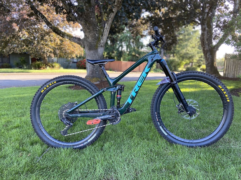2019 Trek Slash 9.8. Like New! Full carbon. For Sale