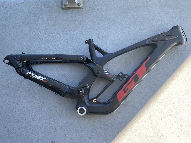 2019 GT Fury Carbon 29 Frame with rear wheel - Medium For Sale