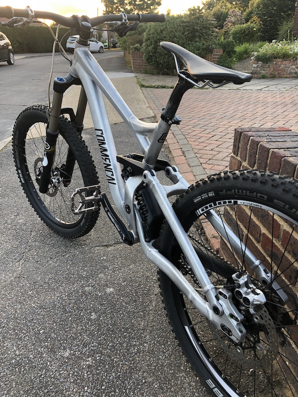 2015 Commencal dh supreme v3 mountain bike Jump bike For Sale