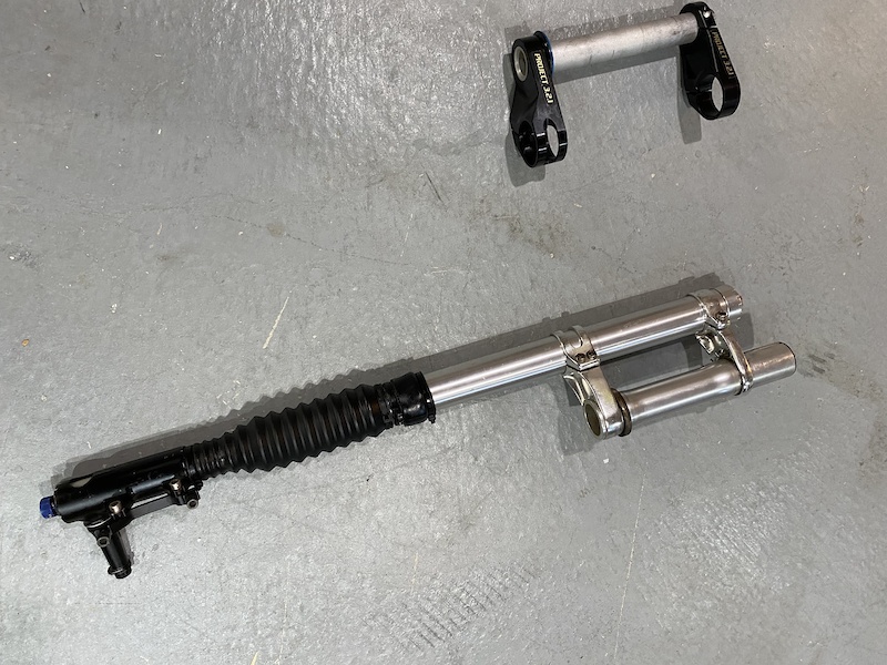 Cannondale lefty Max 130mm w/ 1 1/8 & tapered adapter For Sale