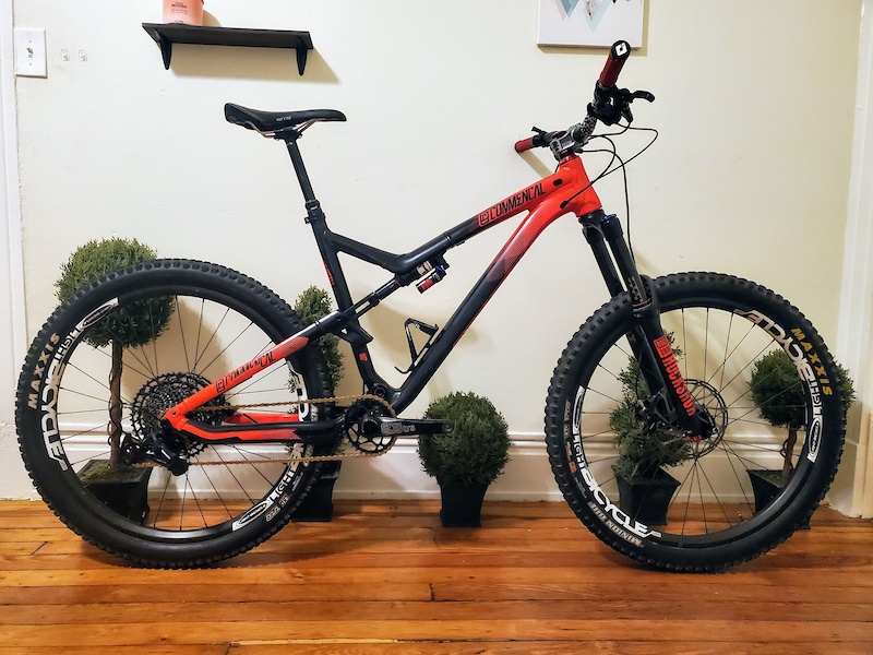 2016 Commencal Meta AM V4 Race with Carbon Wheelset For Sale