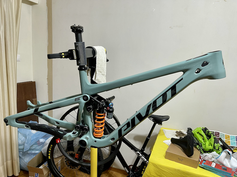 2021 Pivot Mach 6 Carbon Frame NEW + FOX 38 Fork Grip2 NEW For Sale