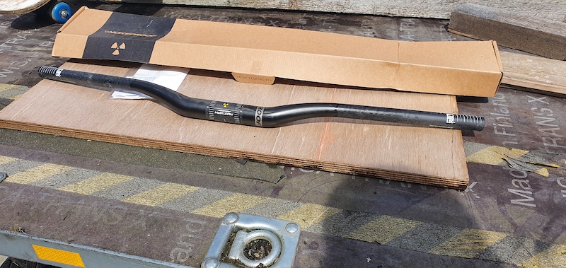 2019 Nukeproof Horizon Carbon bar 25mm rise 780mm wide For Sale