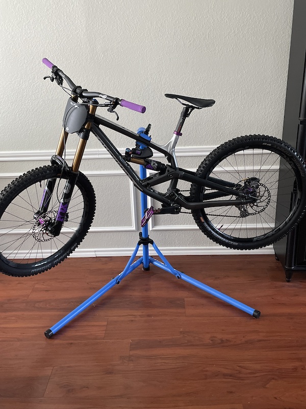2019 Brand NEW Commencal Custom DH Bike For Sale