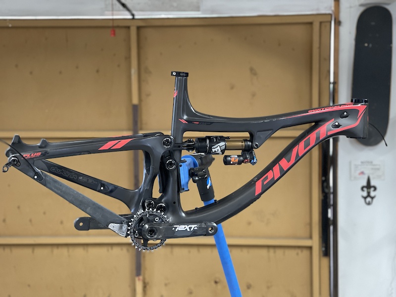 2017 Pivot Switchblade Size L black/red For Sale