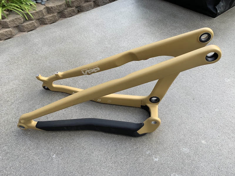 rear triangle frame NOMAD 4.LARGE For Sale