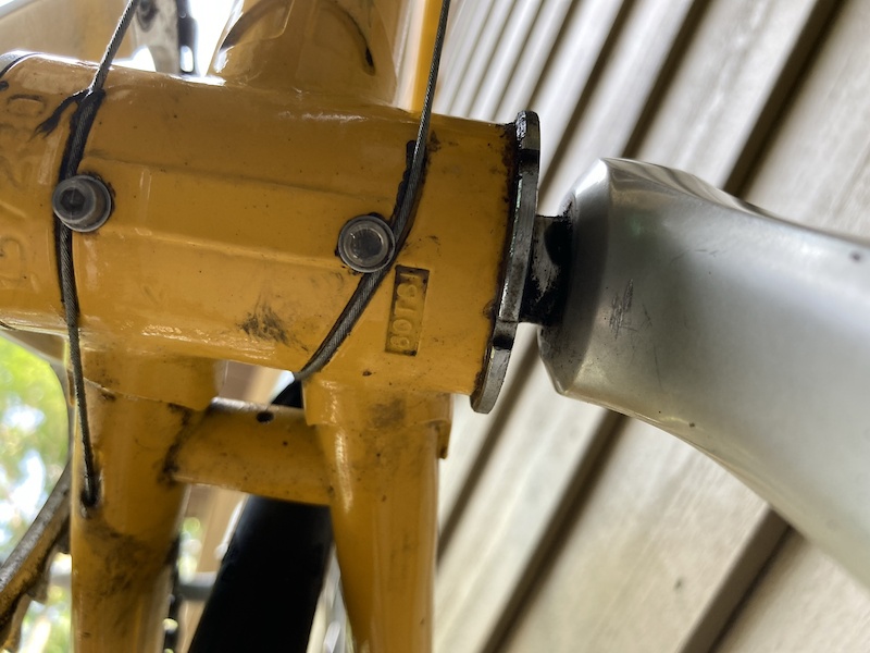 Anyone have any idea what this tube is inside the chain stay? : r ...