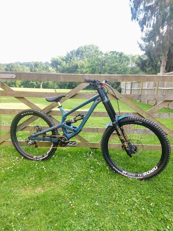 CUSTOM Commencal Furious For Sale