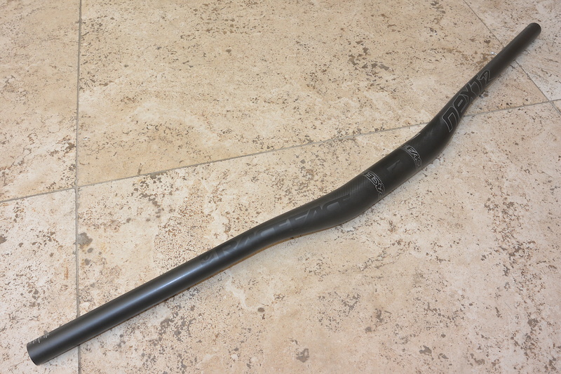 2022 New Race Face Next R carbon bar 780mm wide 20mm rise For Sale