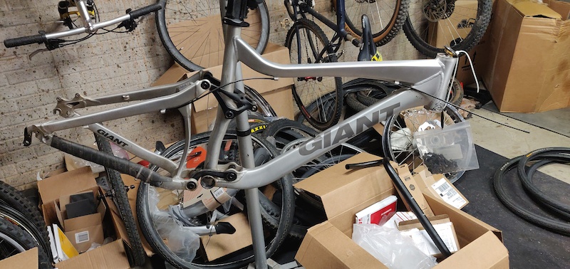 2009 Giant Reign medium alloy frame For Sale