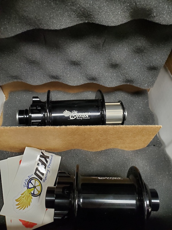 Onyx Rear Hub 12/142mm SS Black 32h For Sale