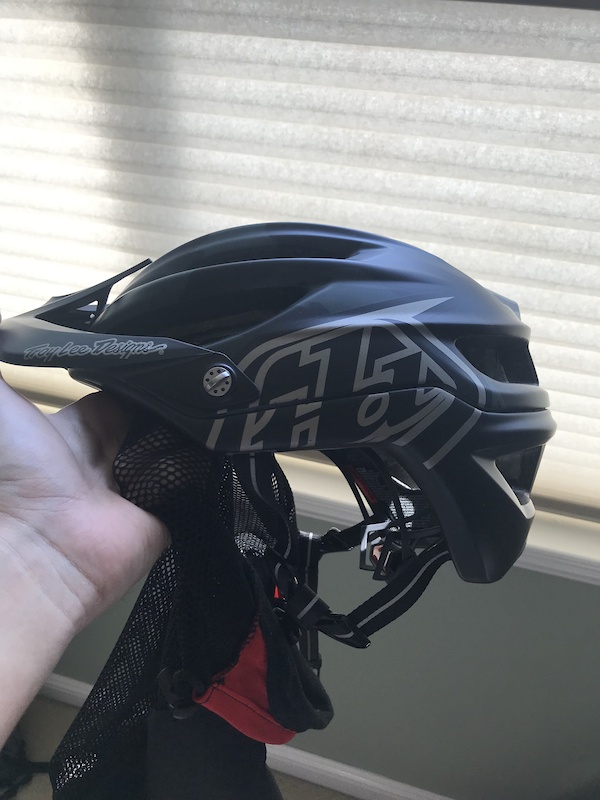 2021 Barely Used Troy Lee A2 helmet - Size S For Sale