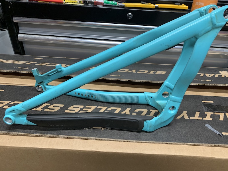 2019 Santa Cruz Bronson V3 Rear Triangle (Industry Blue) AL For Sale