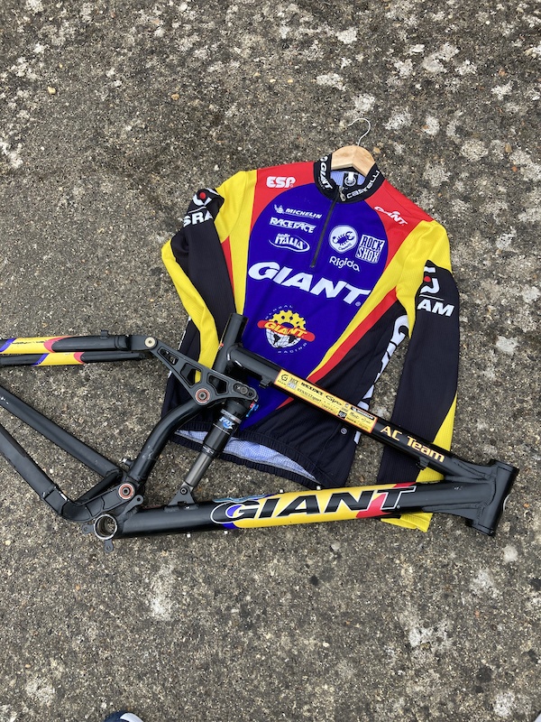 2002 Giant AC Team 2001 Rare retro frame and Jersey For Sale