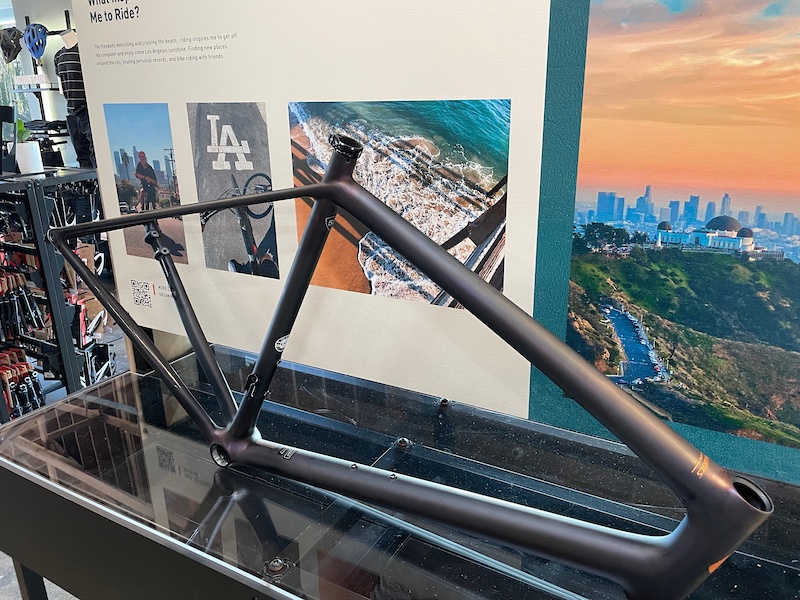 2021 Specialized Aethos Satin Carbon/Red Gold (58) For Sale