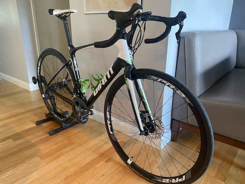 2016 Giant Defy Advanced 2 - Size MED For Sale